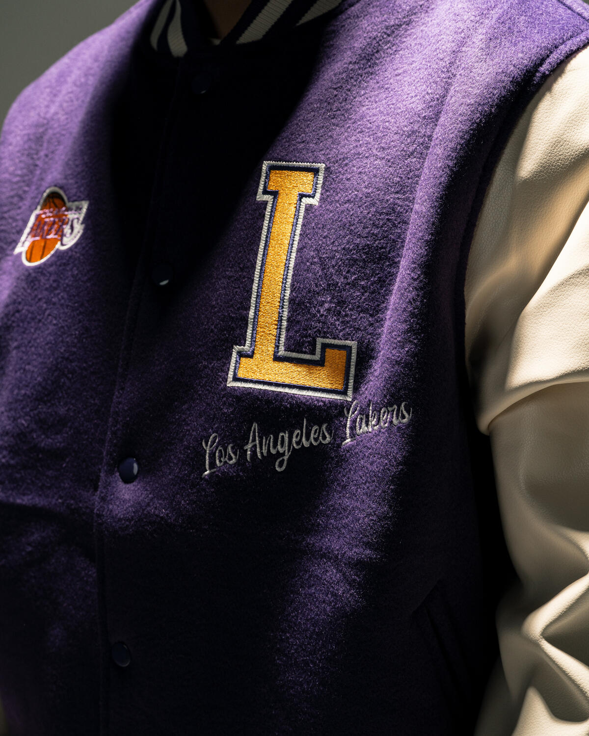 Mitchell & Ness NBA VARSITY JACKET - LA LAKERS | OJBF6240-LALYYPPPPURP ...